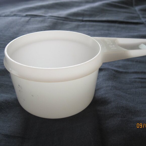 Tupperware | Kitchen | Vintage Tupperware 764 Measuring Cup 2 Cup Milky ...